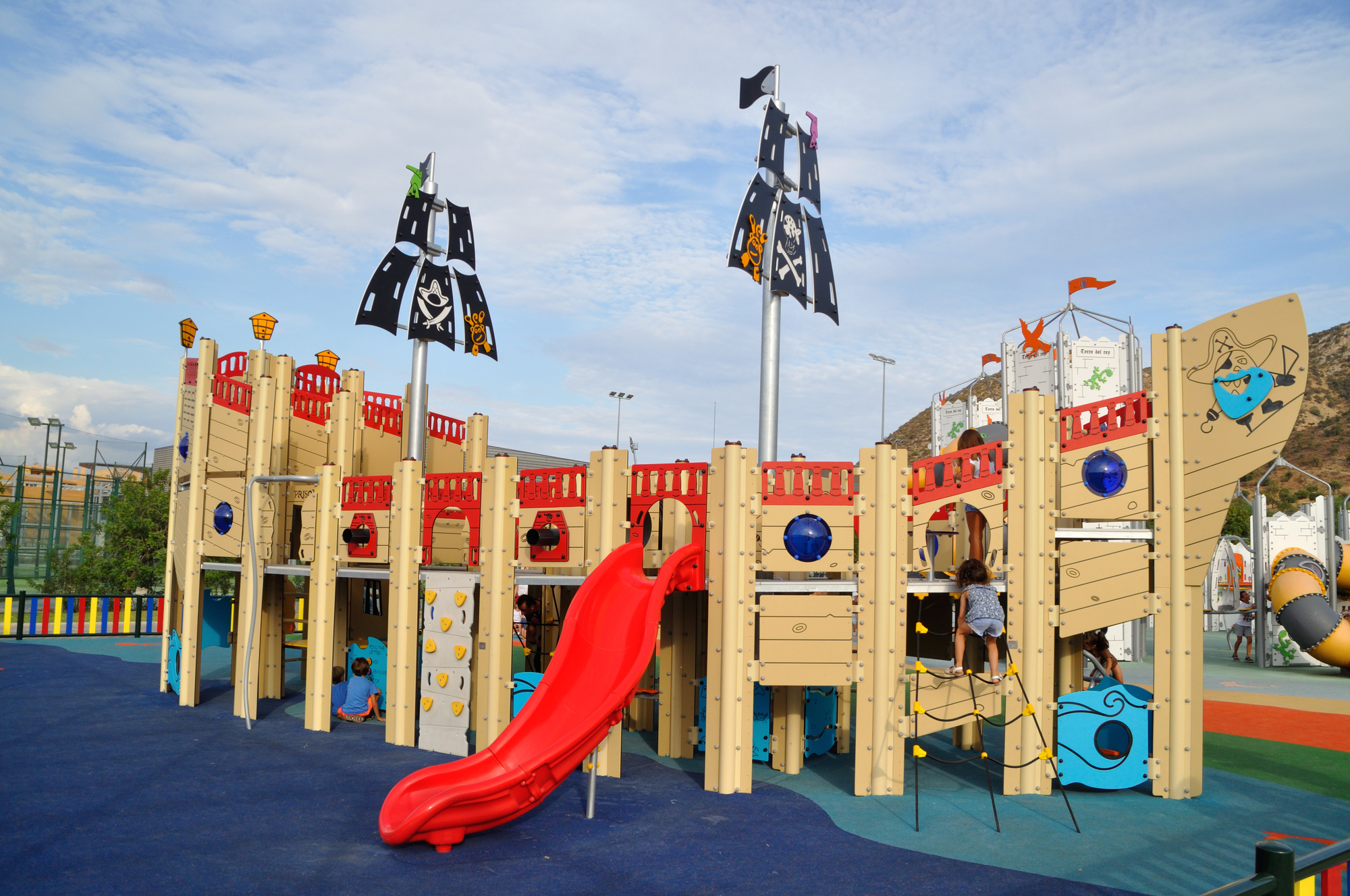 Barco pirata gigante para parques infantiles con tobogán gruta ...